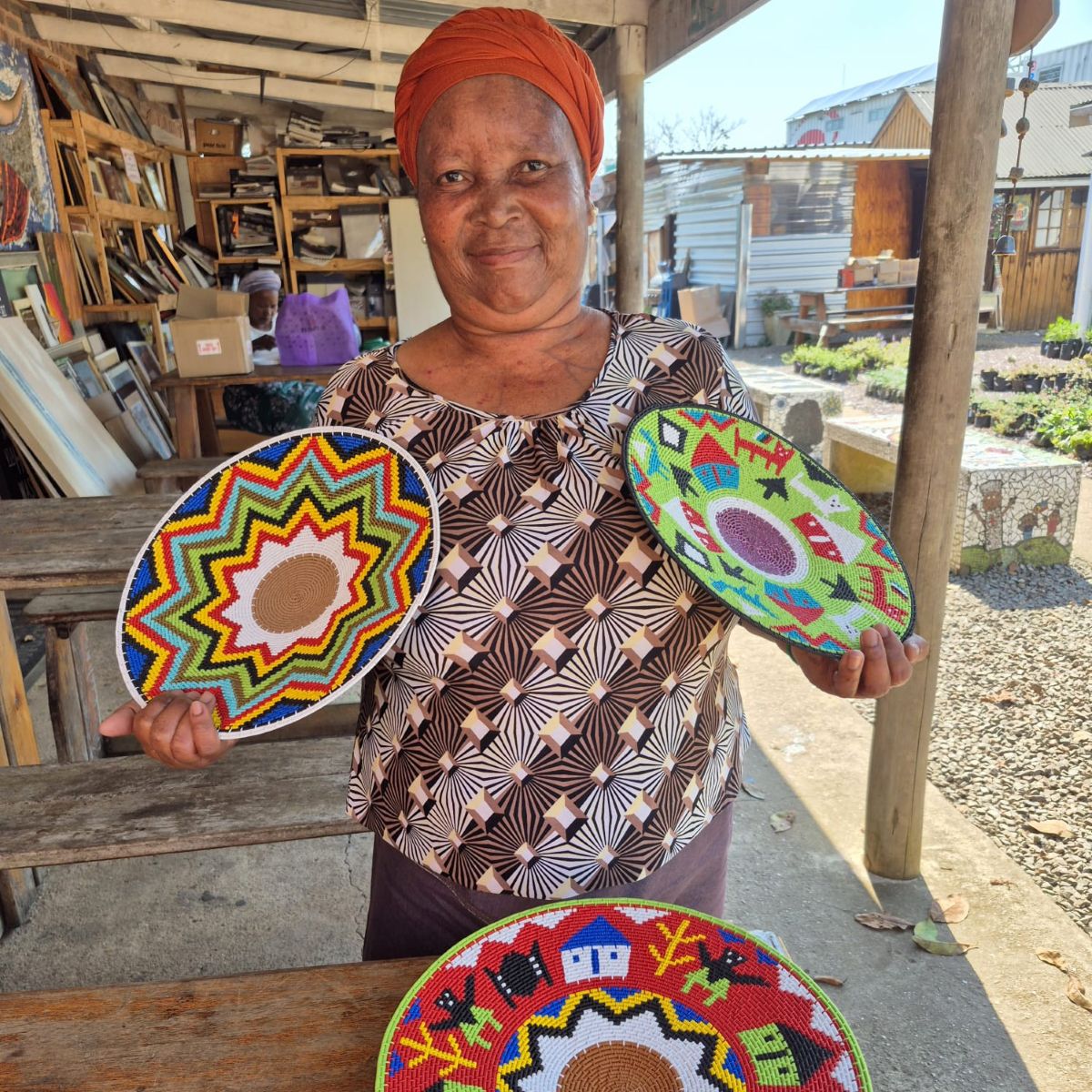 Shallow Hardwire Bowl 29.5cm Green Pictorial - Zandile Gasa - Woza Moya